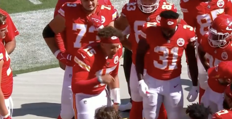 Patrick Mahomes Seen Yelling At His Teammates After Early Struggles ...