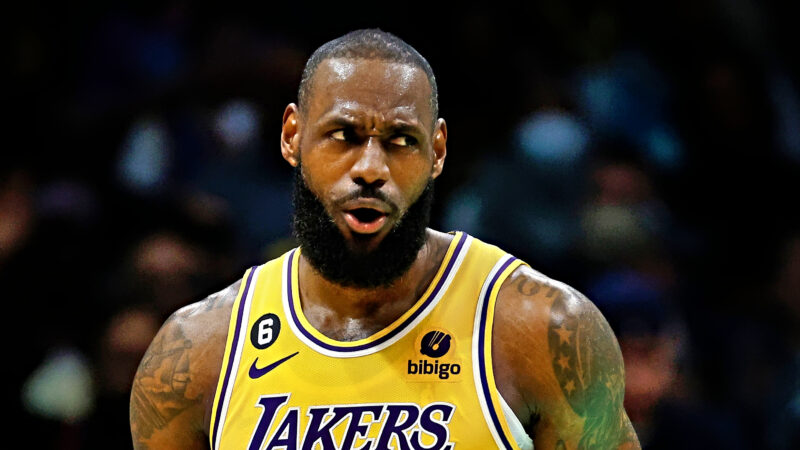 LOOK: Lakers' LeBron James Receives Awesome Custom Pendant