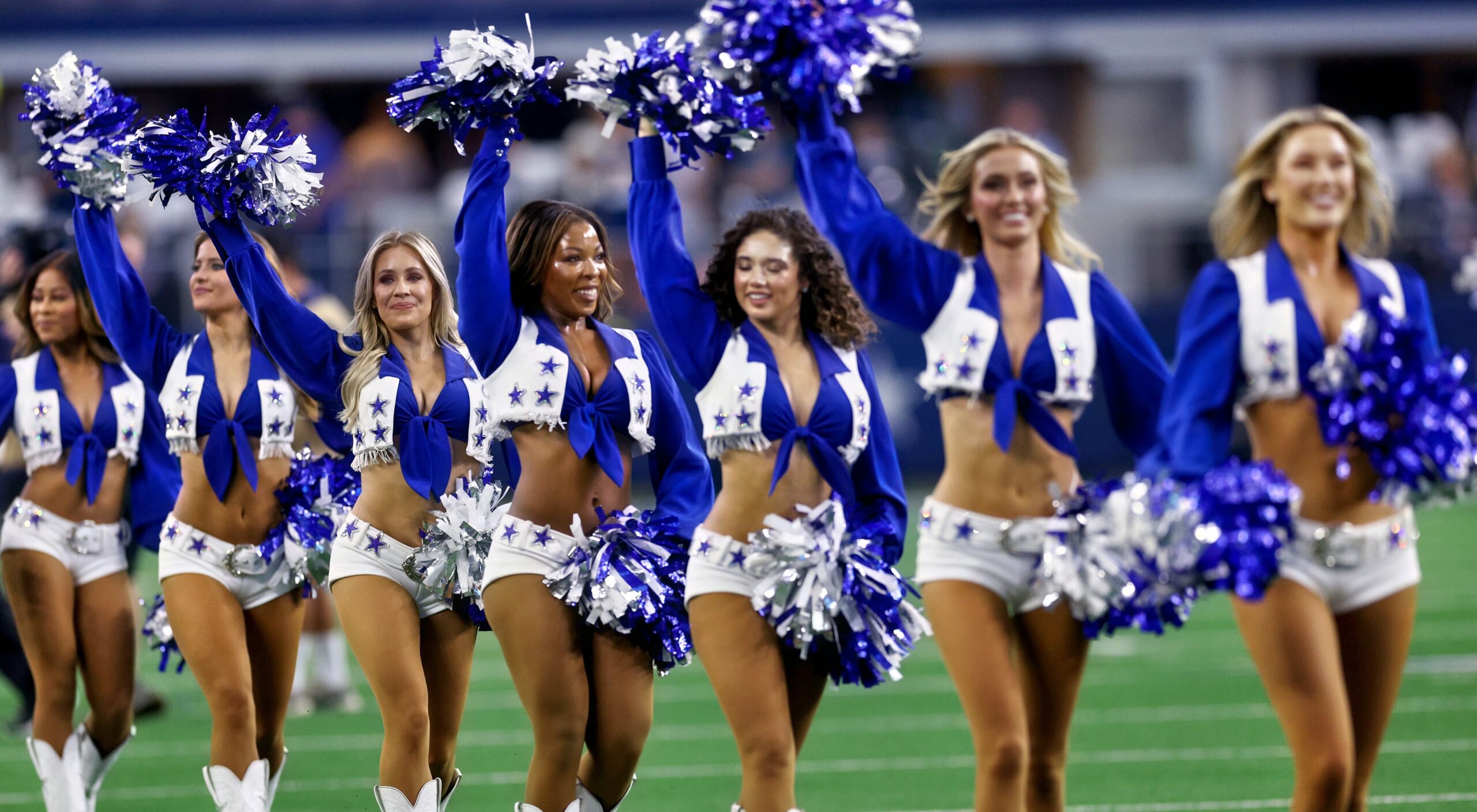 Ncaa Basketball Cheerleaders In Lockeroom
