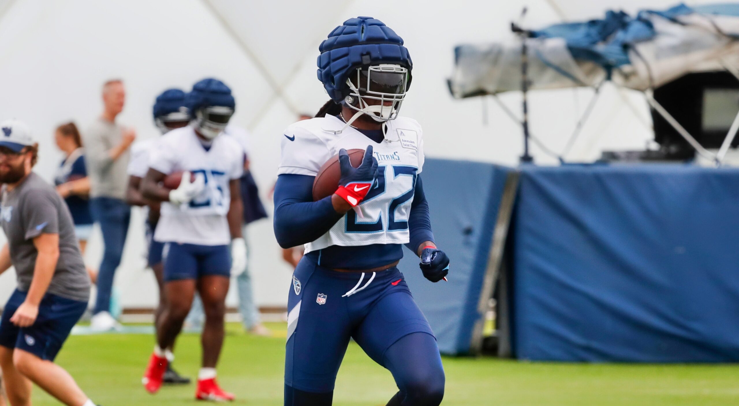 NFL's Lead Doctor Pumps The Brakes On Helmet Change
