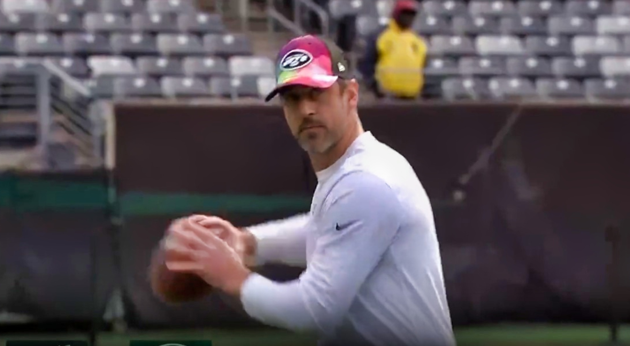 Aaron Rodgers Has No Crutches, Tosses Football After Surgery