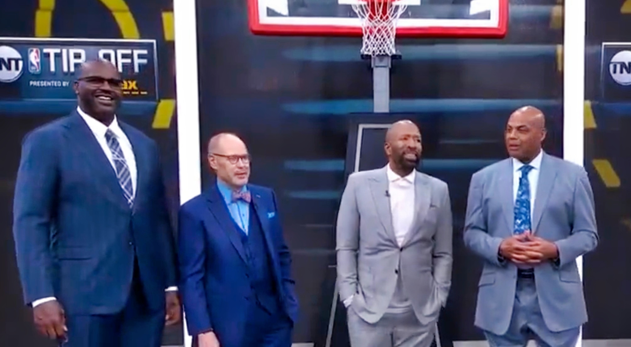Social Media Reacts To Kenny Smith's Knees On Inside The NBA