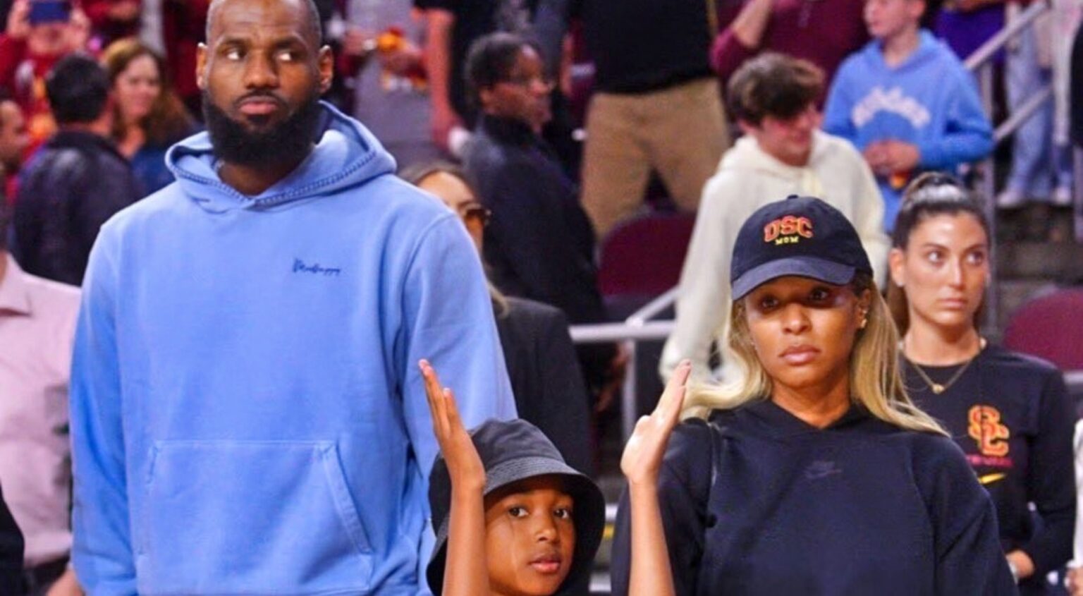 Everyone Noticed The Same Thing About LeBron James & His Wife Savannah ...