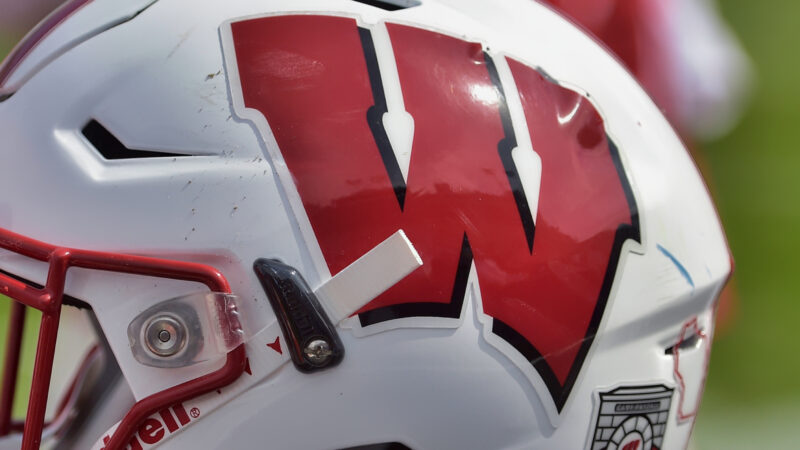 Report Confirms That Wisconsin Football Legend Is Still Alive Following ...