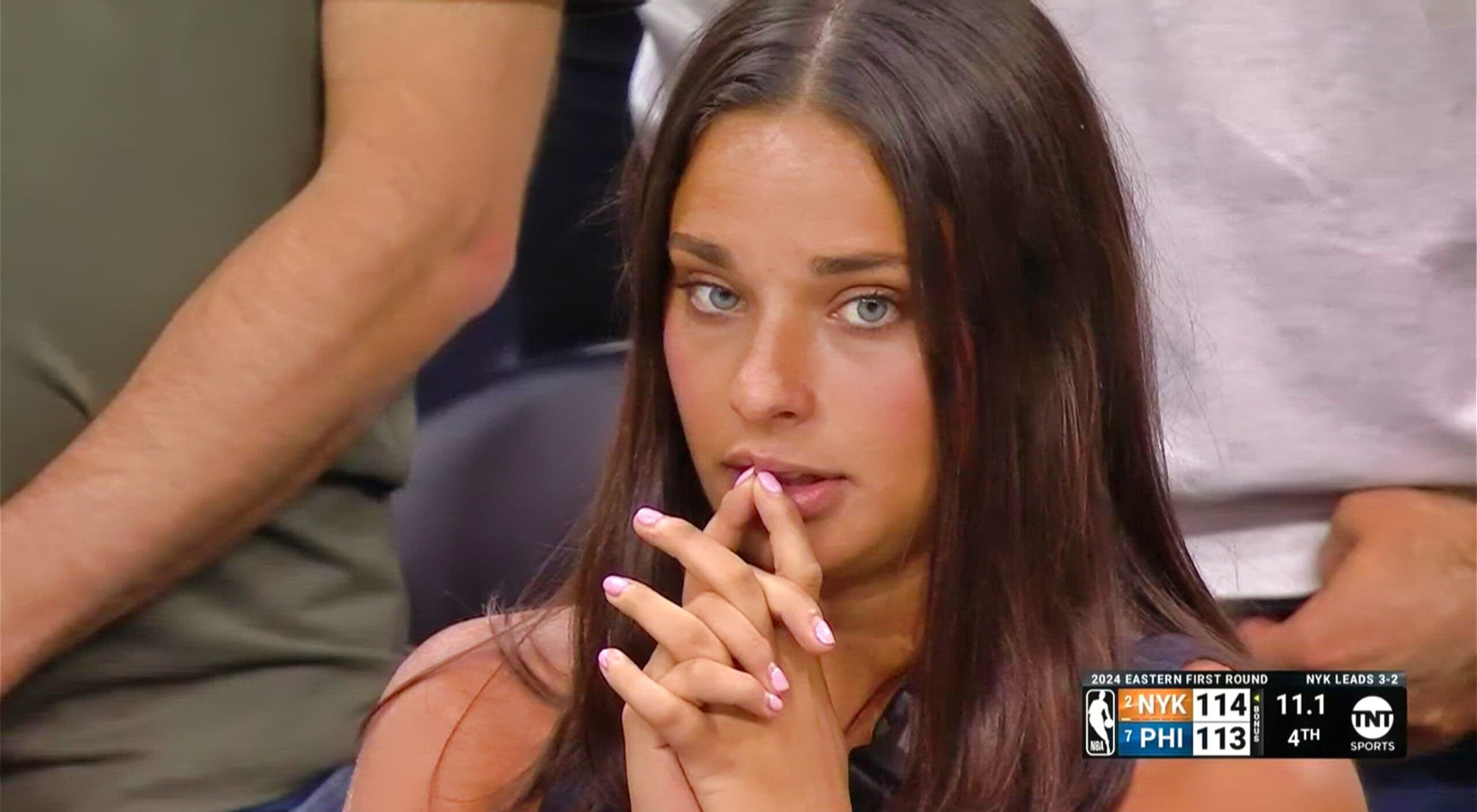 Everyone Was Saying The Same Thing About The Jaw-Dropping Female Fan At ...