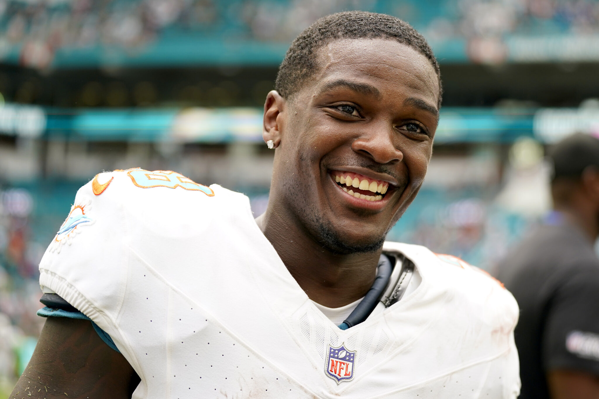 Miami Dolphins Announce Concerning Injury Update On Superstar RB De'Von ...