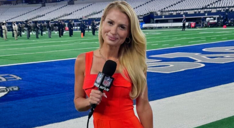 PHOTOS: NFL Sideline Reporter Jane Slater Caused A Major Stir In Her ...