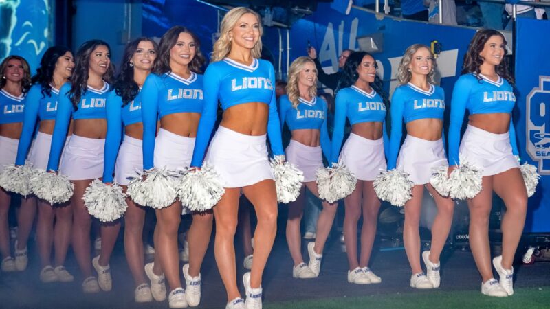 PHOTOS: Detroit Lions Cheerleader Has The Internet In A Chokehold With ...