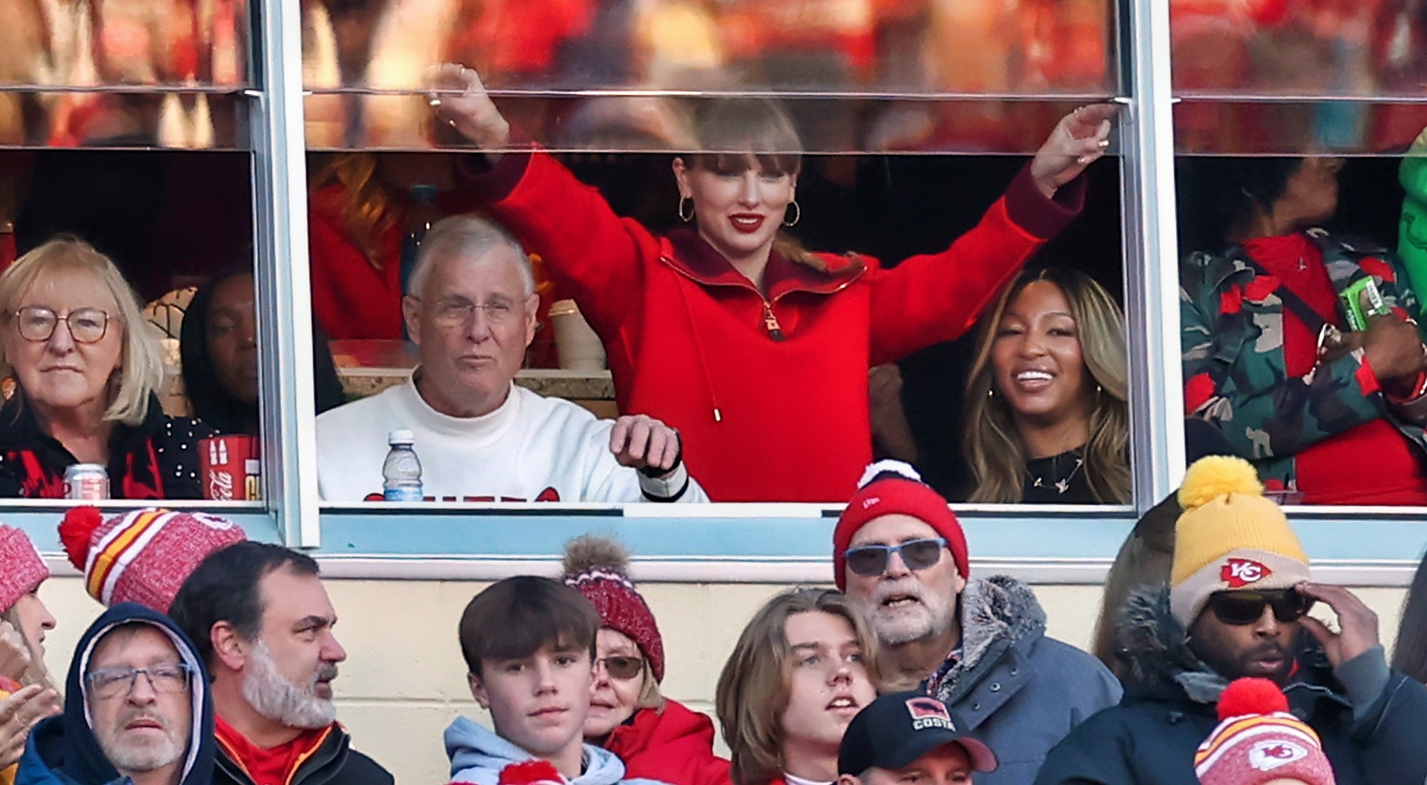 VIDEO: Taylor Swift's Actions Towards An Arrowhead Stadium Security ...