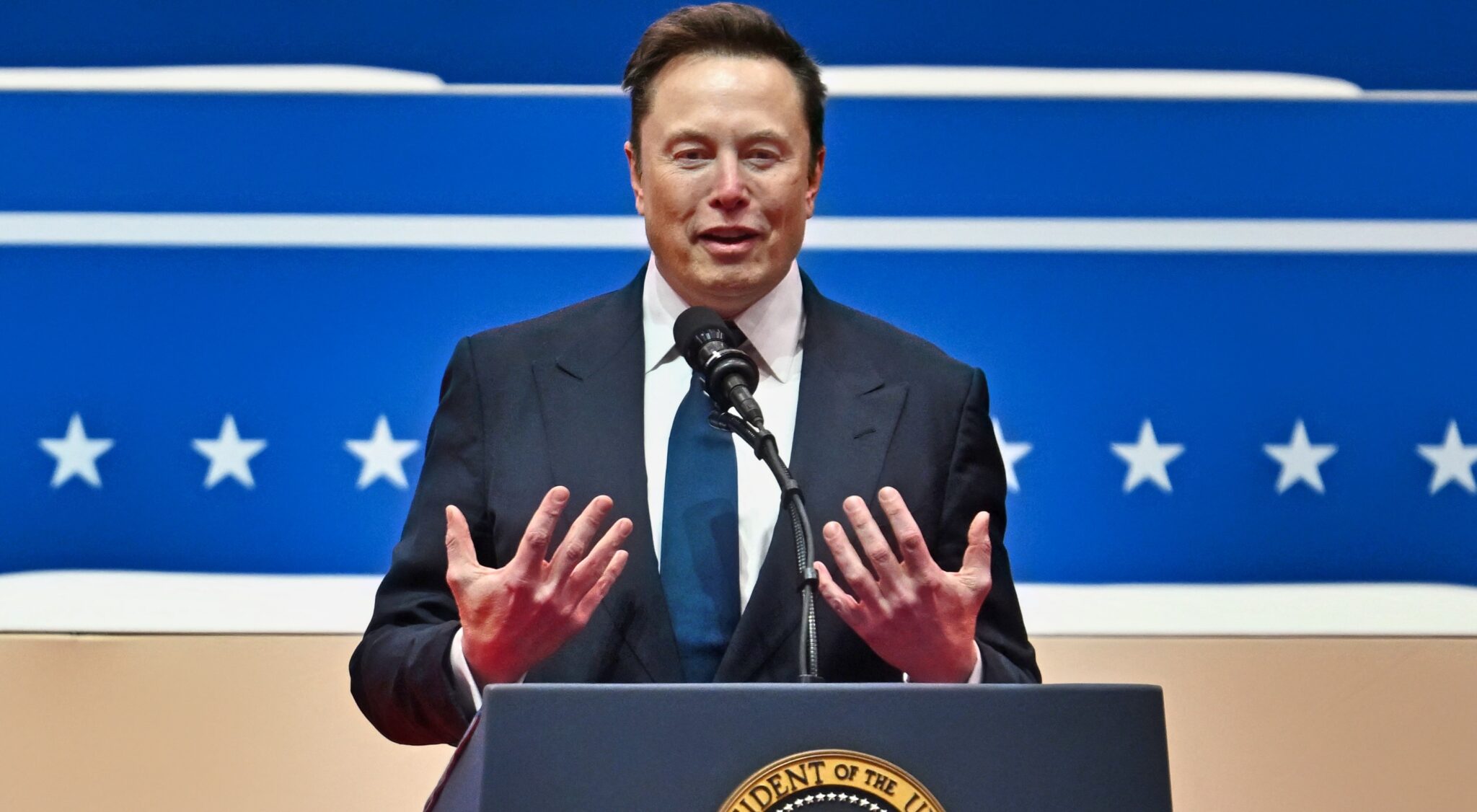 Everyone Thinks Elon Musk Is About To Make His 15th Baby After Cameras ...
