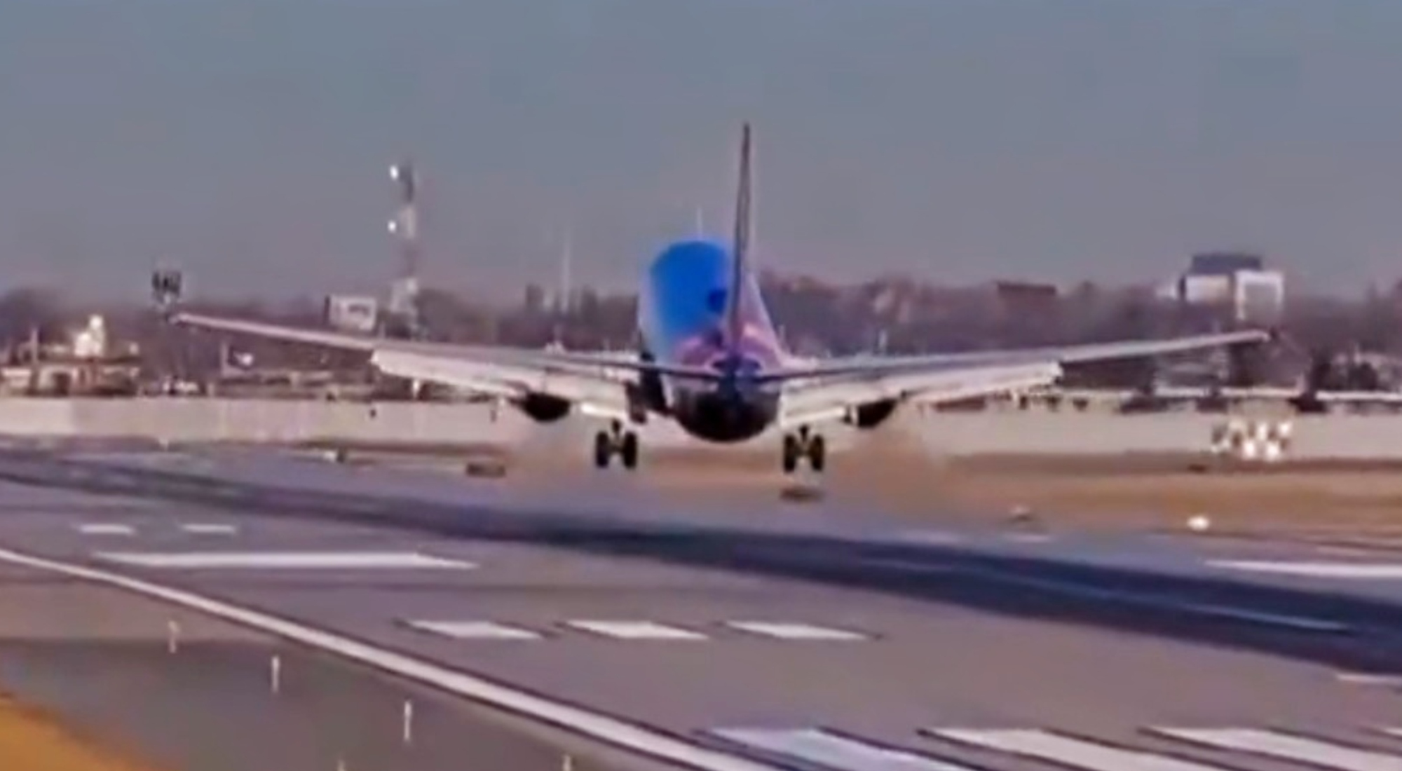 VIDEO: Planes Nearly Collide At Chicago Midway International Airport ...
