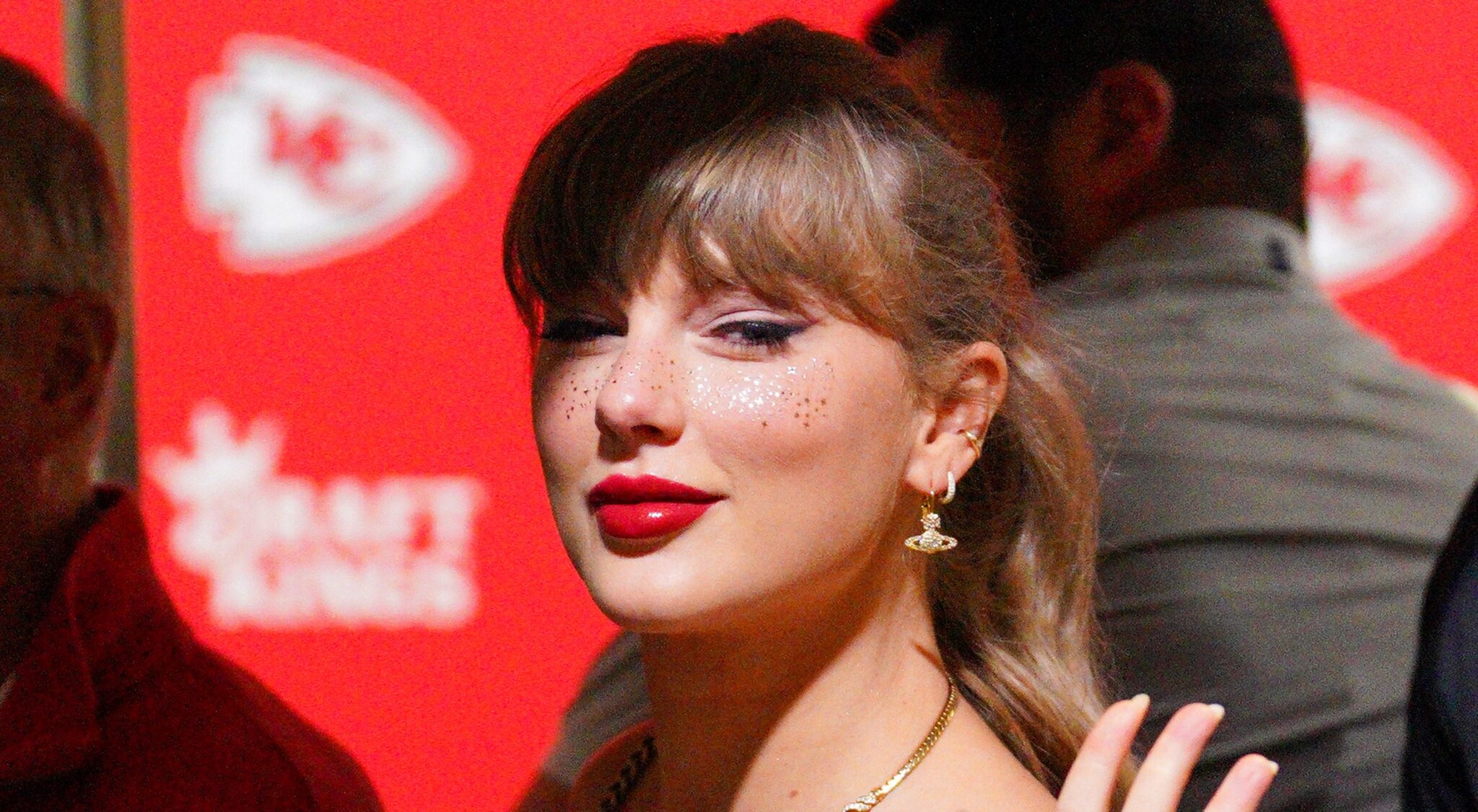 New Report Reveals The Ridiculous Amount Of Money Taylor Swift Has Made ...