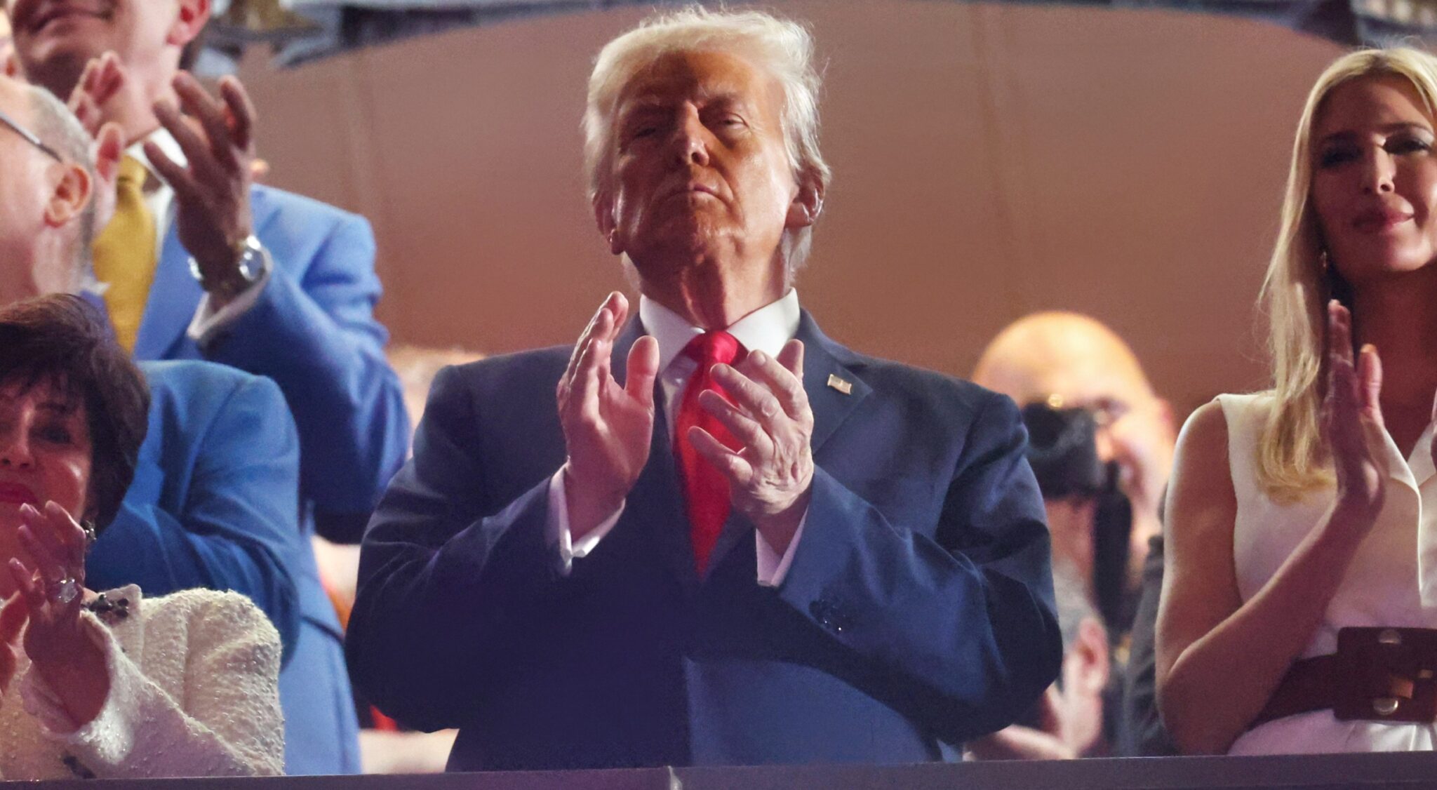 REPORT: Donald Trump's Special Moment During Super Bowl National Anthem ...