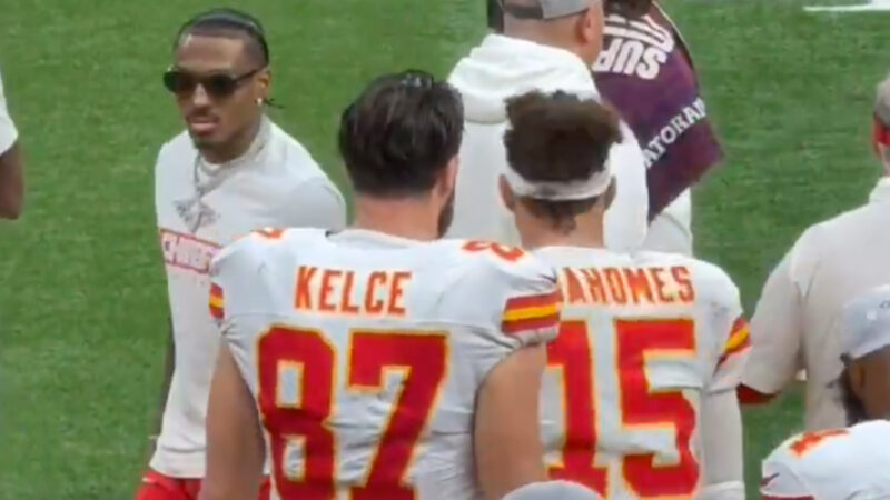 VIDEO: Cameras Caught Patrick Mahomes Savagely Ignoring One Of His ...