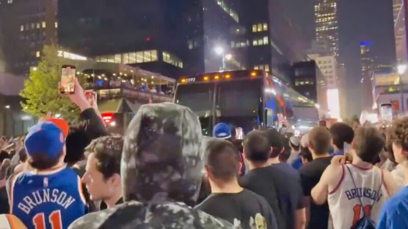 New York Knicks Fans Give Celtics Team Bus A 'Friendly' Send-Off