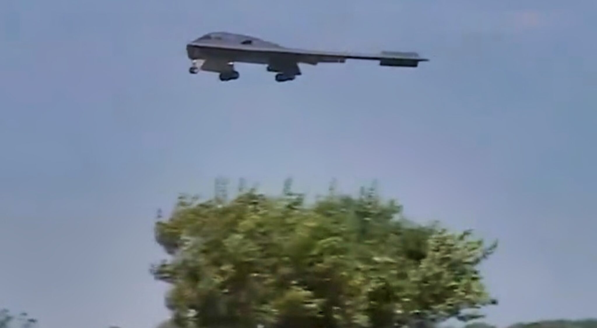 New Report Reveals The Mind-Blowing Amenities That American B-2 Pilots ...