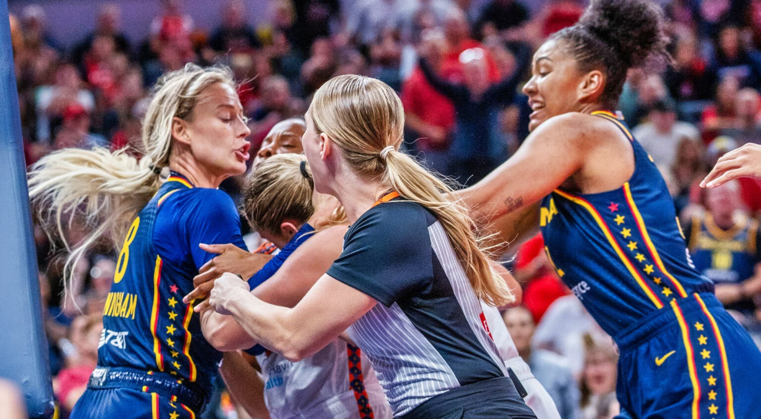 Connecticut Sun Coach Rips Sophie Cunningham