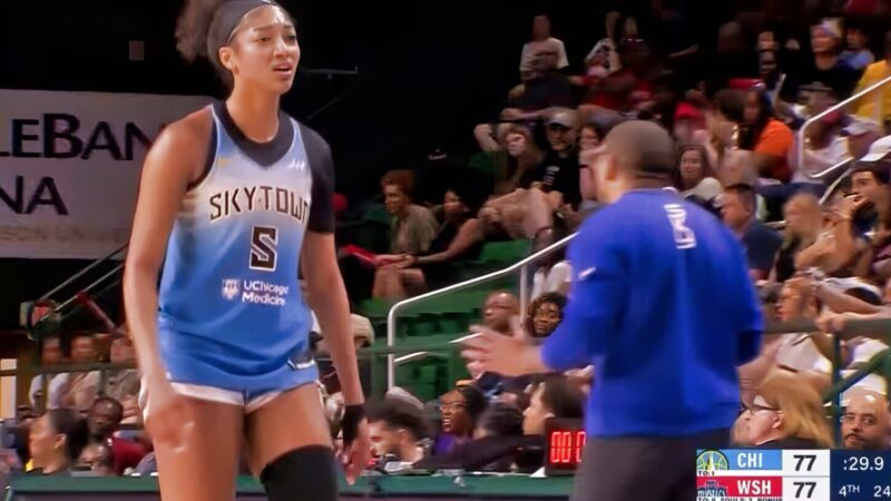 VIDEO: Angel Reese’s Wild Clipboard Smack Stuns Coach in Chicago’s Epic ...