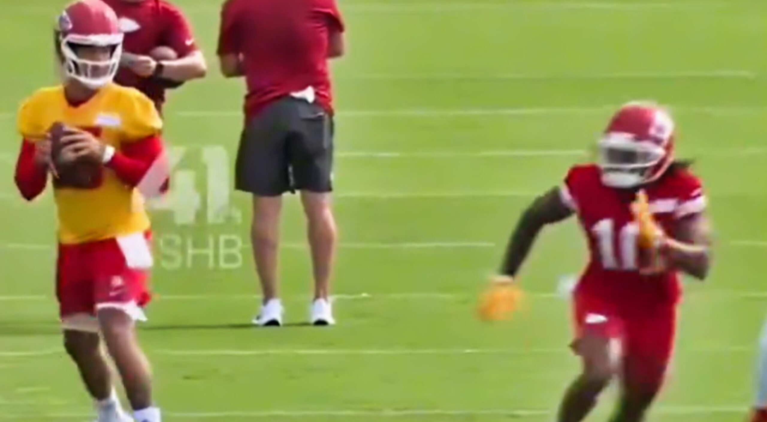VIDEO: Chiefs RB Isiah Pacheco's Running Routes Like Druski And ...