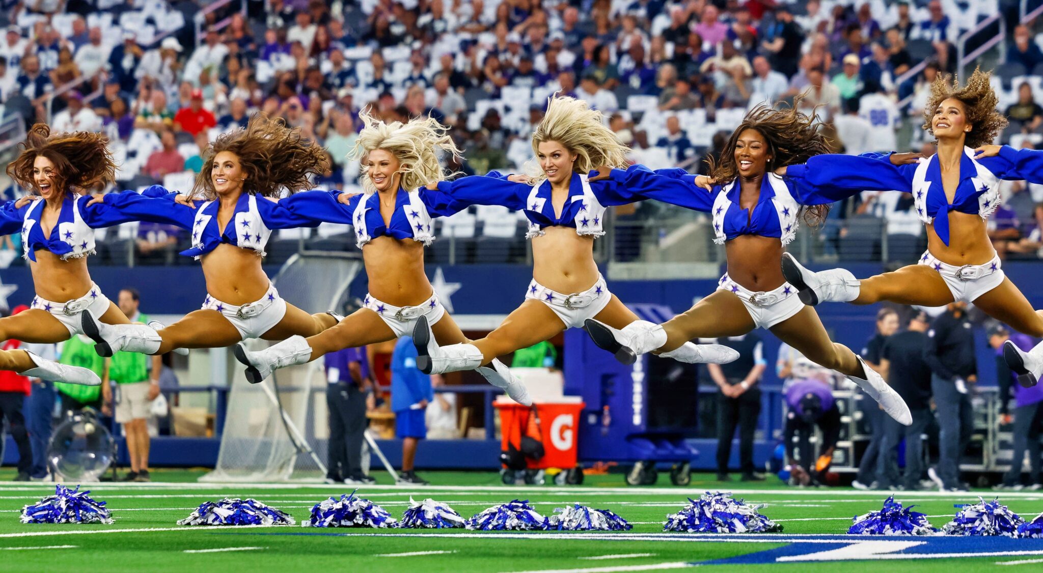 Rookie Dallas Cowboys Cheerleader Stuns Fans with Jaw-Dropping New Photos