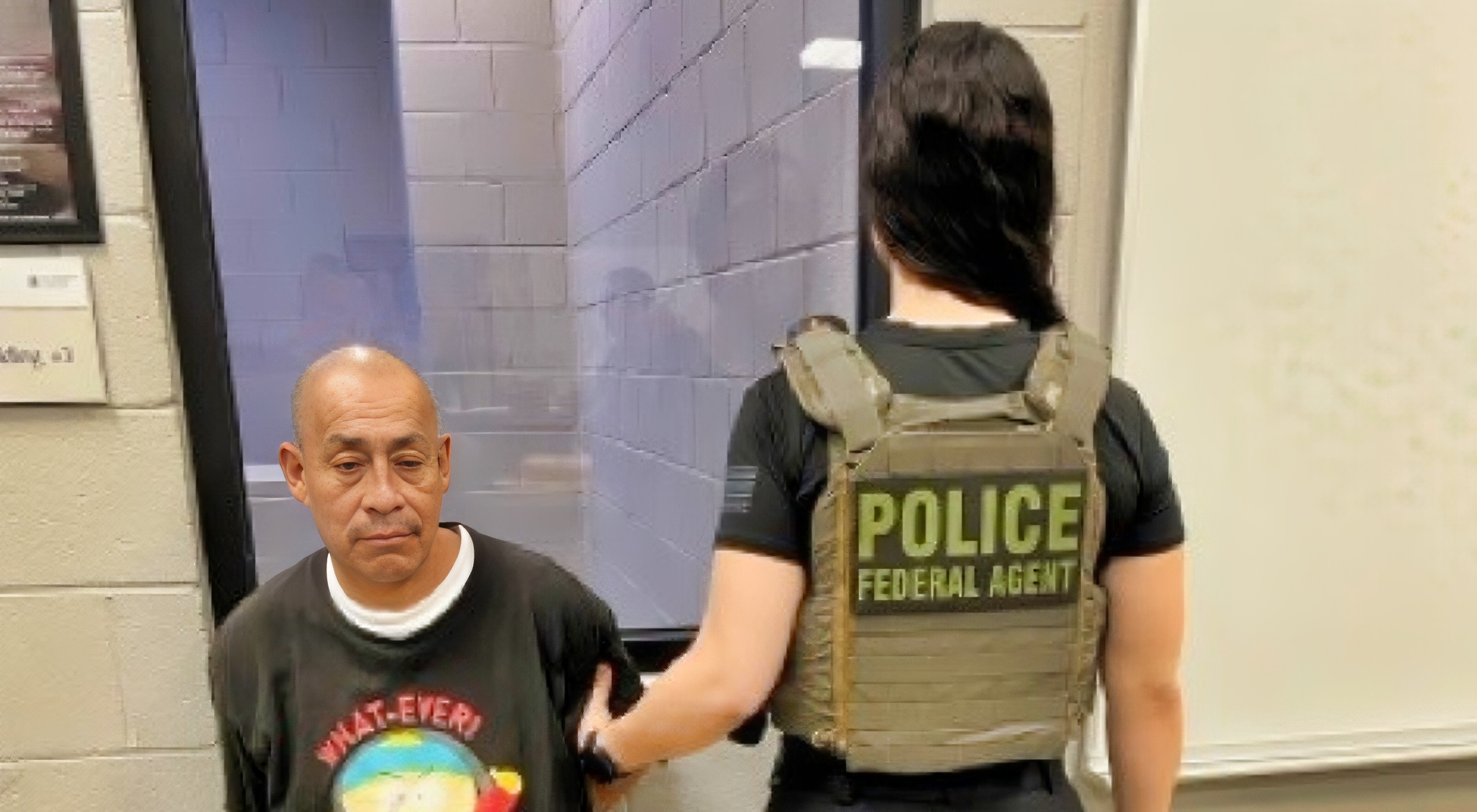 Female ICE Agent Is Going Viral Over Her "Cheeky" Pic With Illegal ...