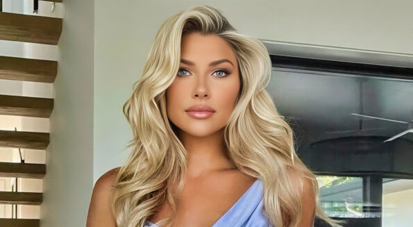 NFL Sideline Reporter Melanie Collins Has The Internet in a Chokehold ...