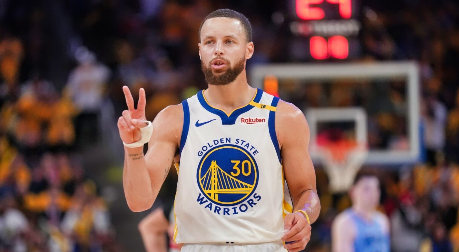 PHOTO: Stephen Curry Poses With Stunning ‘Night Night’ Drone Show ...