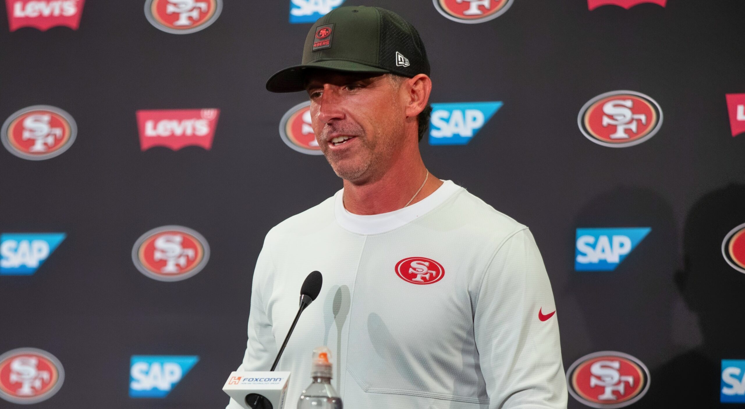 San Francisco 49ers Sign Super Bowl-Winning Quarterback in Shocking ...