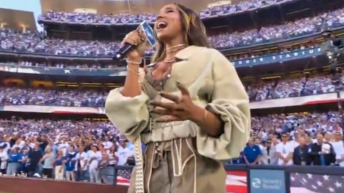 MLB Fans Are Falling In Love After "The Most Beautiful Woman On The ...