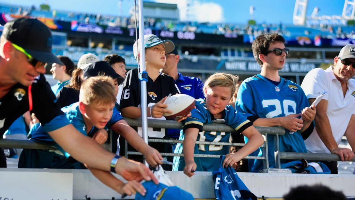 NFL Fans Call Out Broadcasters For Airing "Legitimately Insane ...