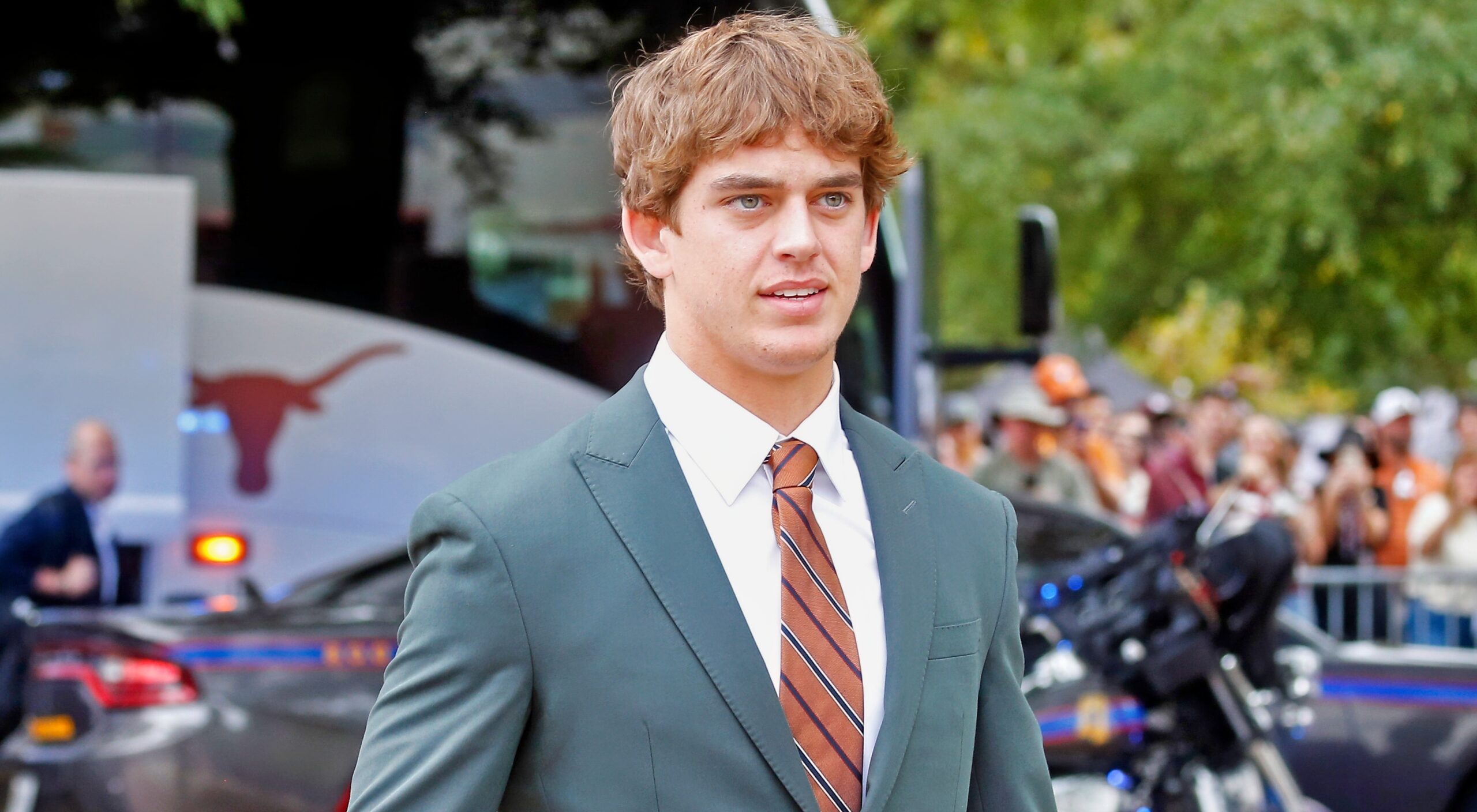 Texas QB Arch Manning Was Caught On Camera Getting Booked By Police ...