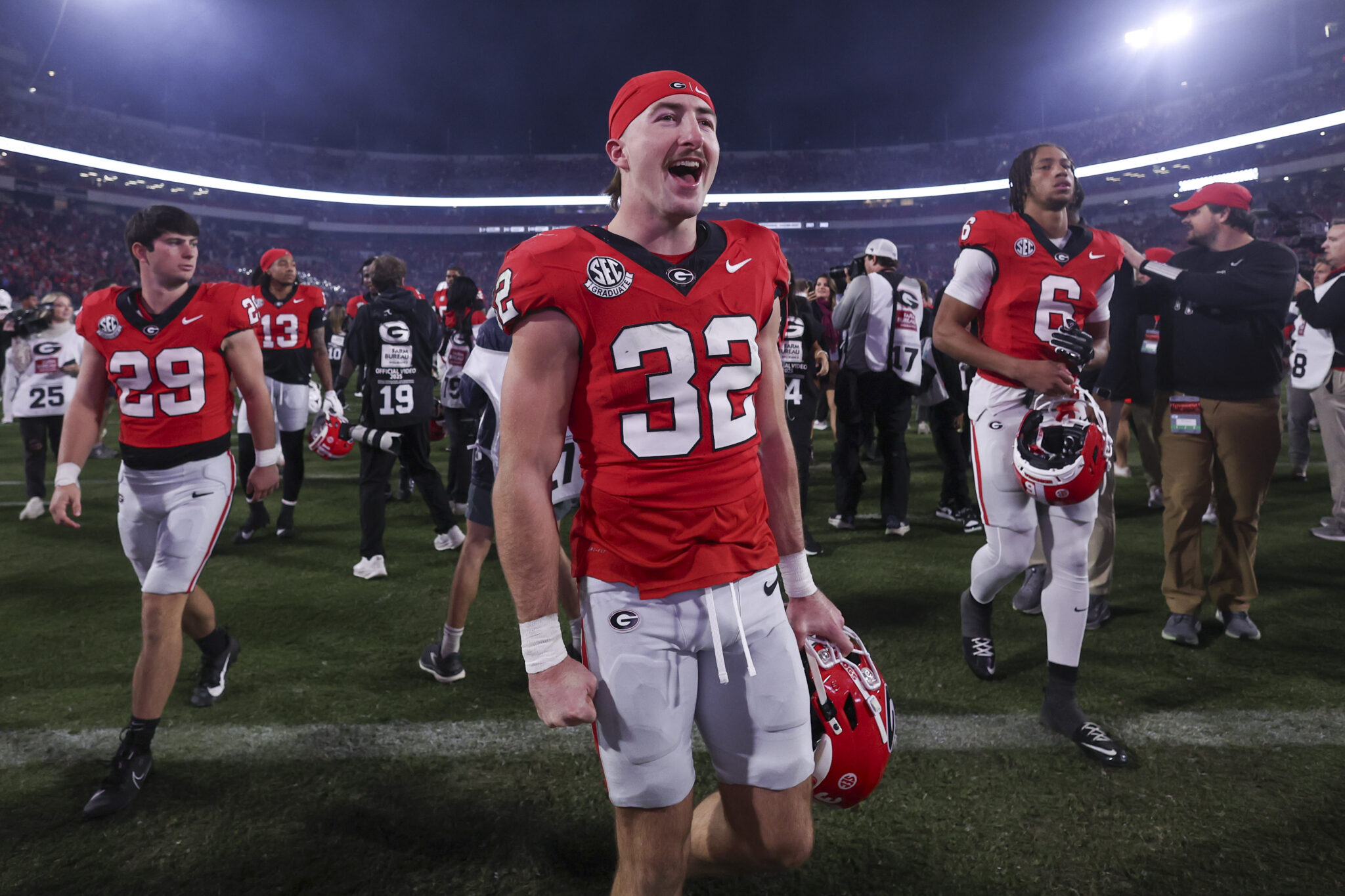 Social Media Has Identified The Female Georgia Bulldogs Fan Who Went ...