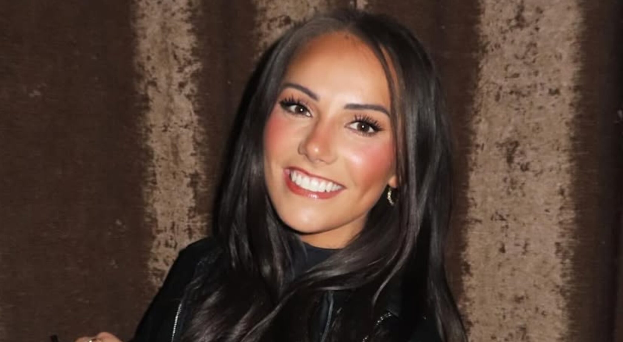 Louisville’s Stunning New Volleyball Coach Sends Social Media Into a ...