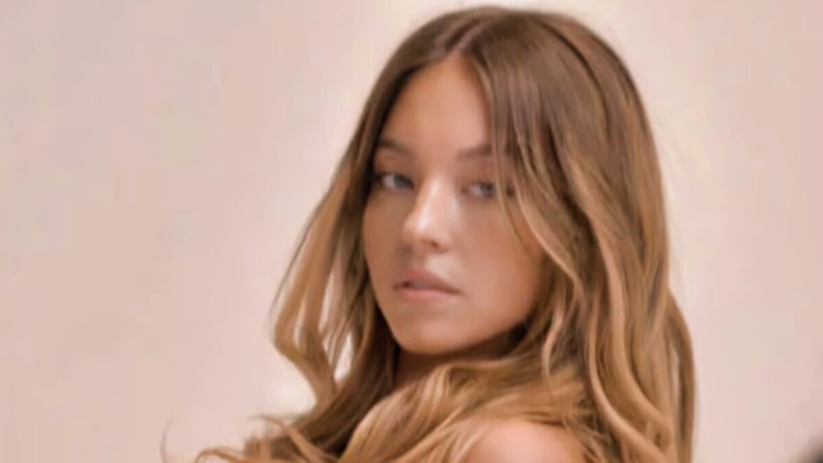 Sydney Sweeney Had Her Cheeks Out In The Middle Of A Theater To Promote ...