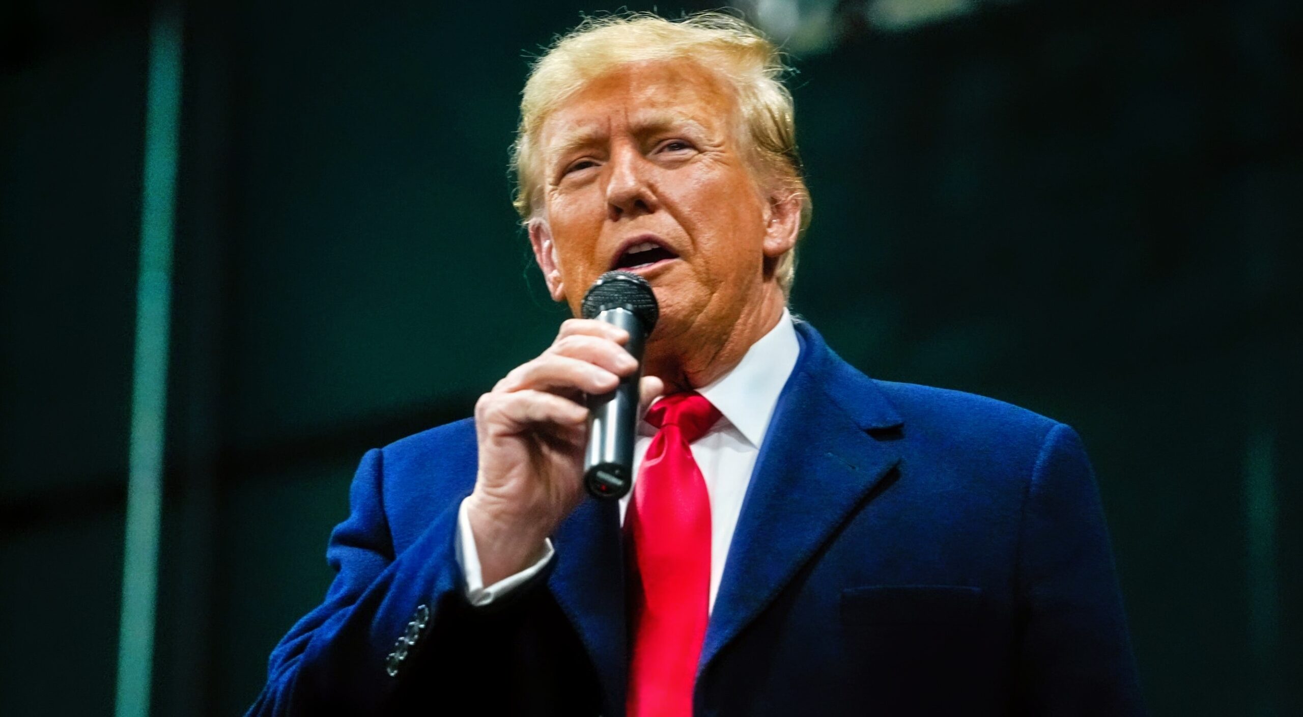 President Trump Goes On Explosive Rant Demanding NFL Teams Give This ...