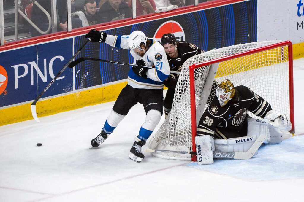 Insane Brawl Breaks Out Between Youth Hockey Players During ...