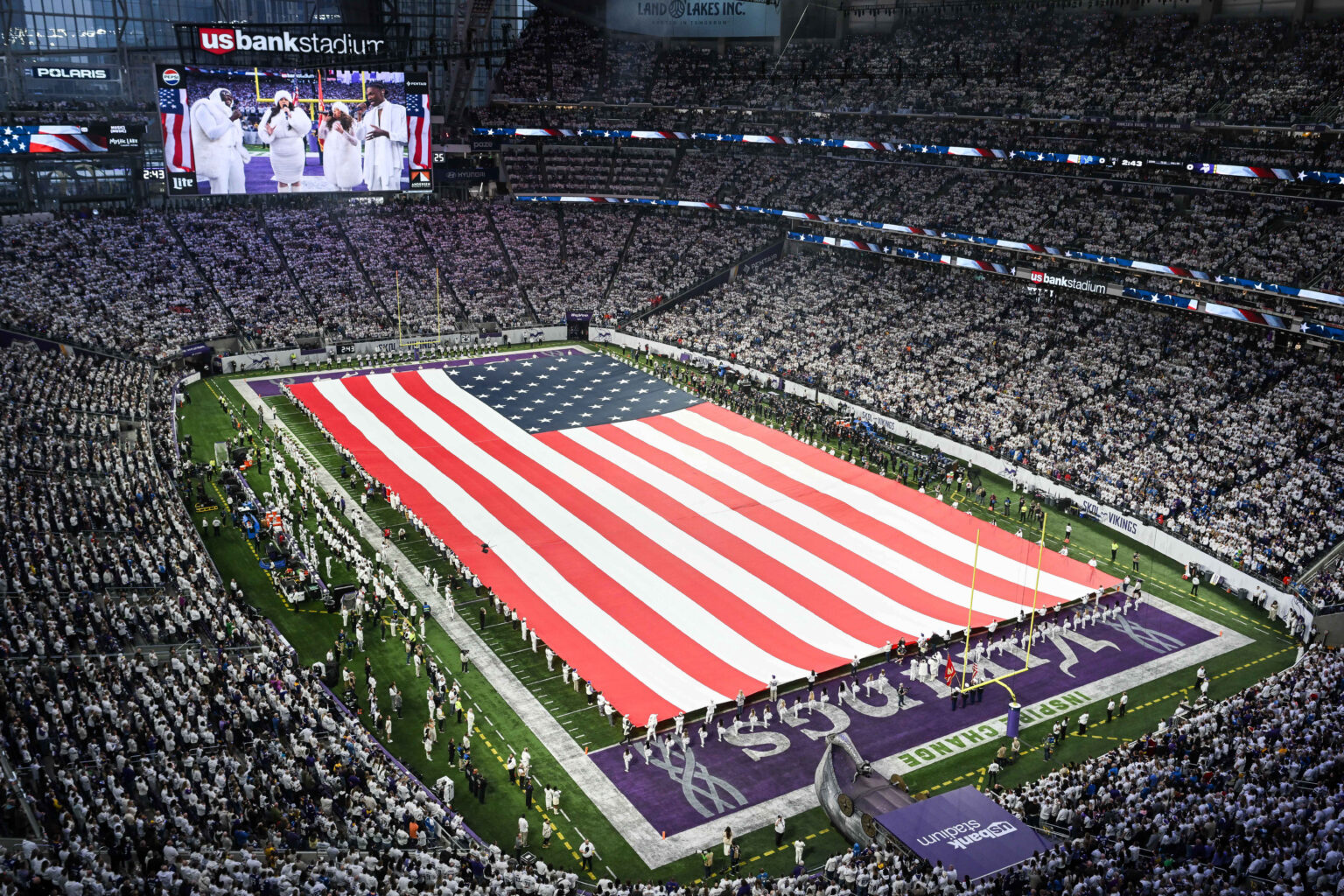 Minnesota Vikings' Stadium Causes Mass Chaos As It Hosts College ...