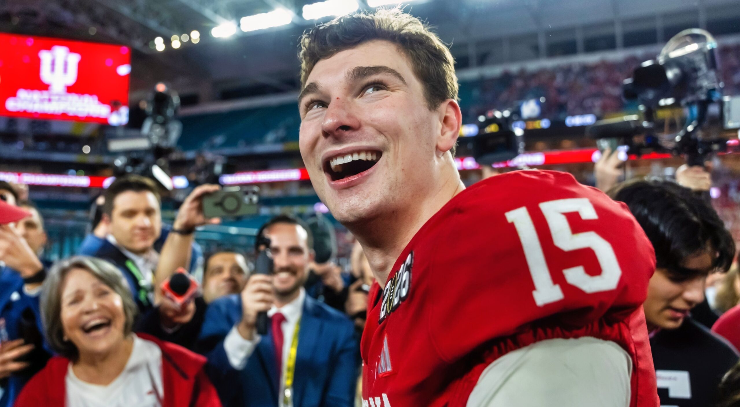 Indiana Hoosiers Reportedly Replacing Fernando Mendoza with a $2 ...