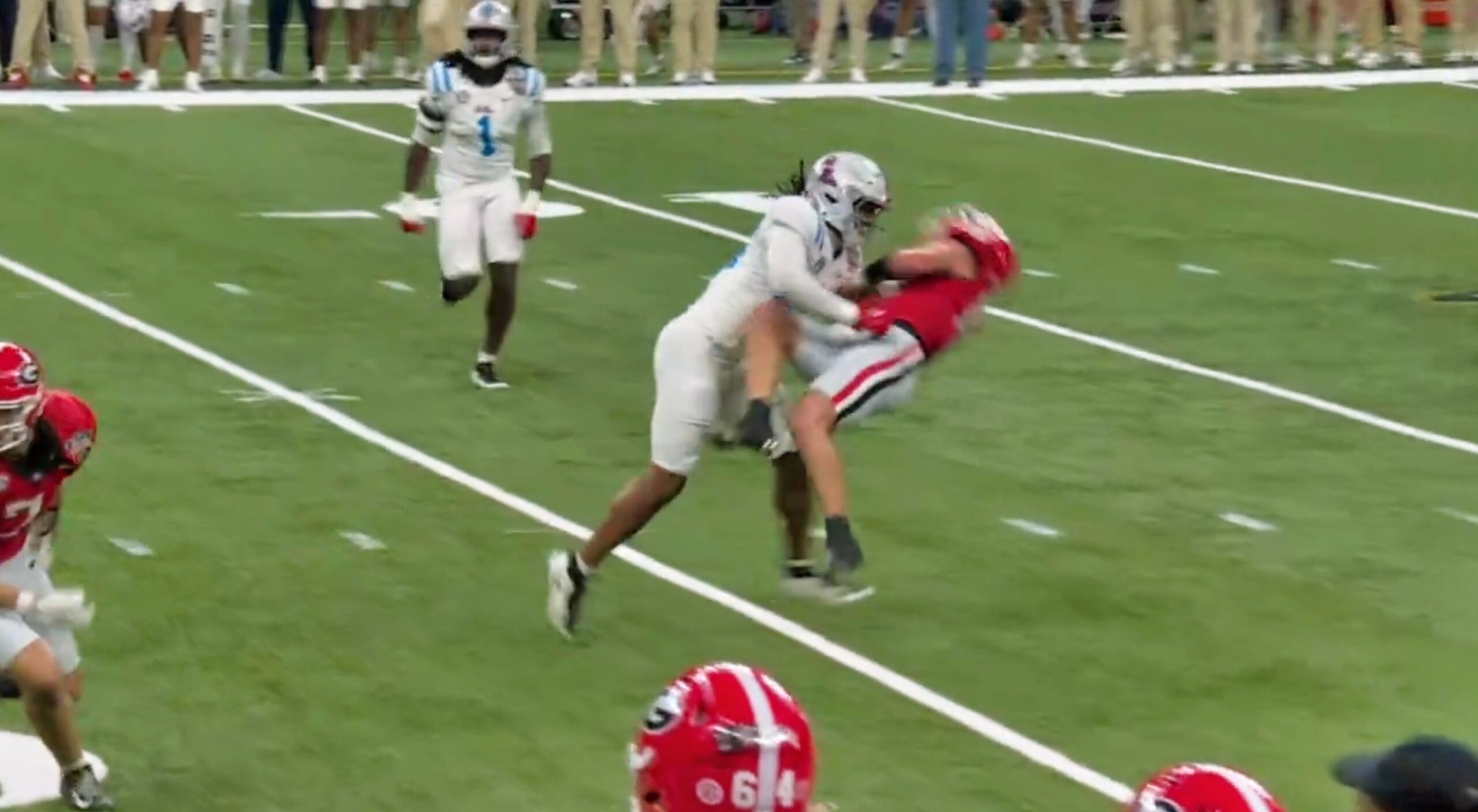 Georgia QB Gunner Stockton Got "WRECKED" By One Of The Hardest Hits You ...