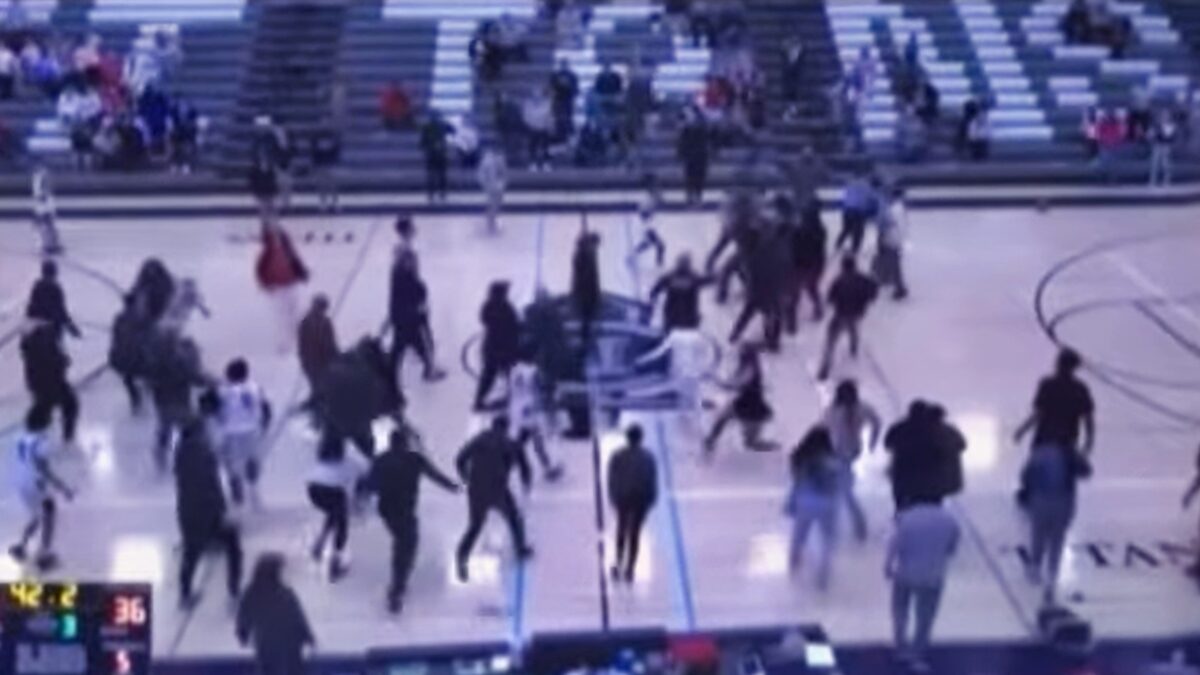 High School Basketball Game In Ohio Descends Into Mayhem As Brawl ...