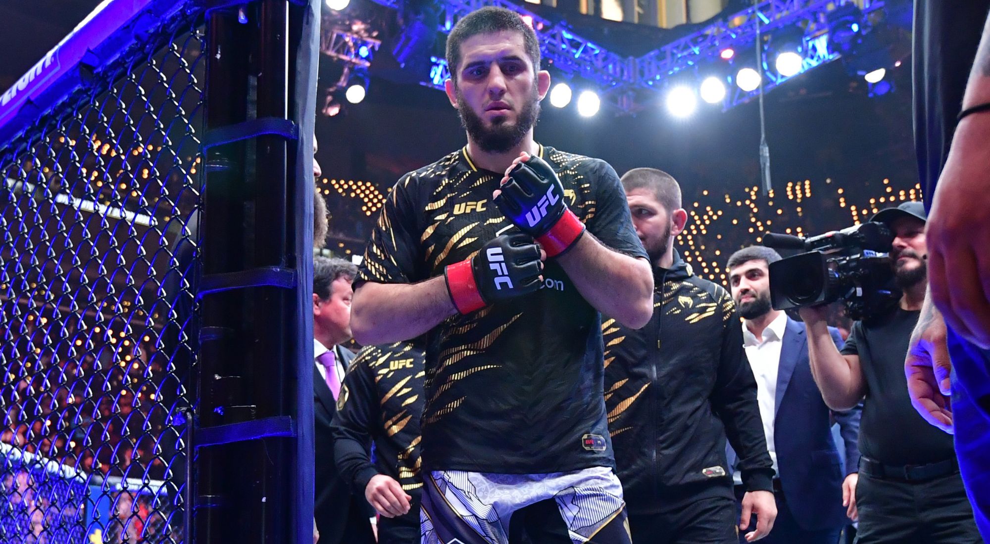 Islam Makhachev Reveals The One Thing Stopping Him From Climbing Mount ...