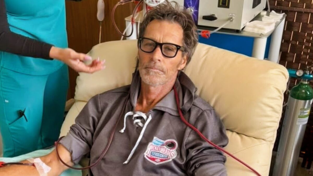 Hockey Legend Who's Dating Sarah Palin Receives Devastating Cancer News
