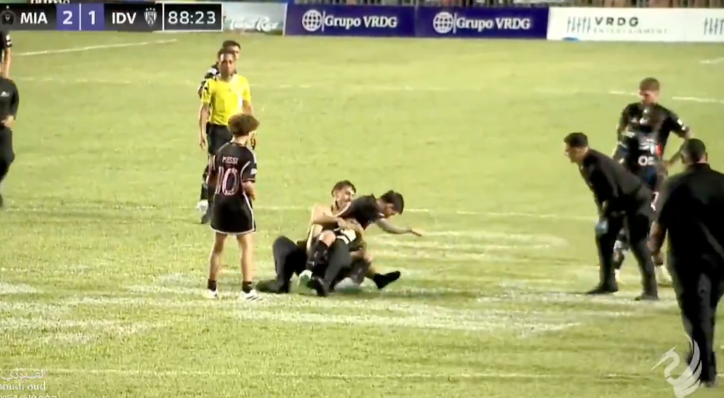 Fans Run Onto The Field & Tackle Lionel Messi During Bizarre Scene At ...