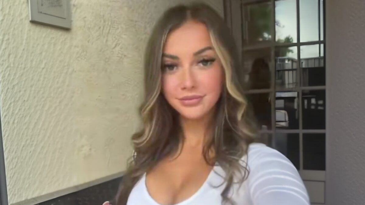 Hooters Waitress' Mugshot Has The Internet Going Wild After Her Latest ...