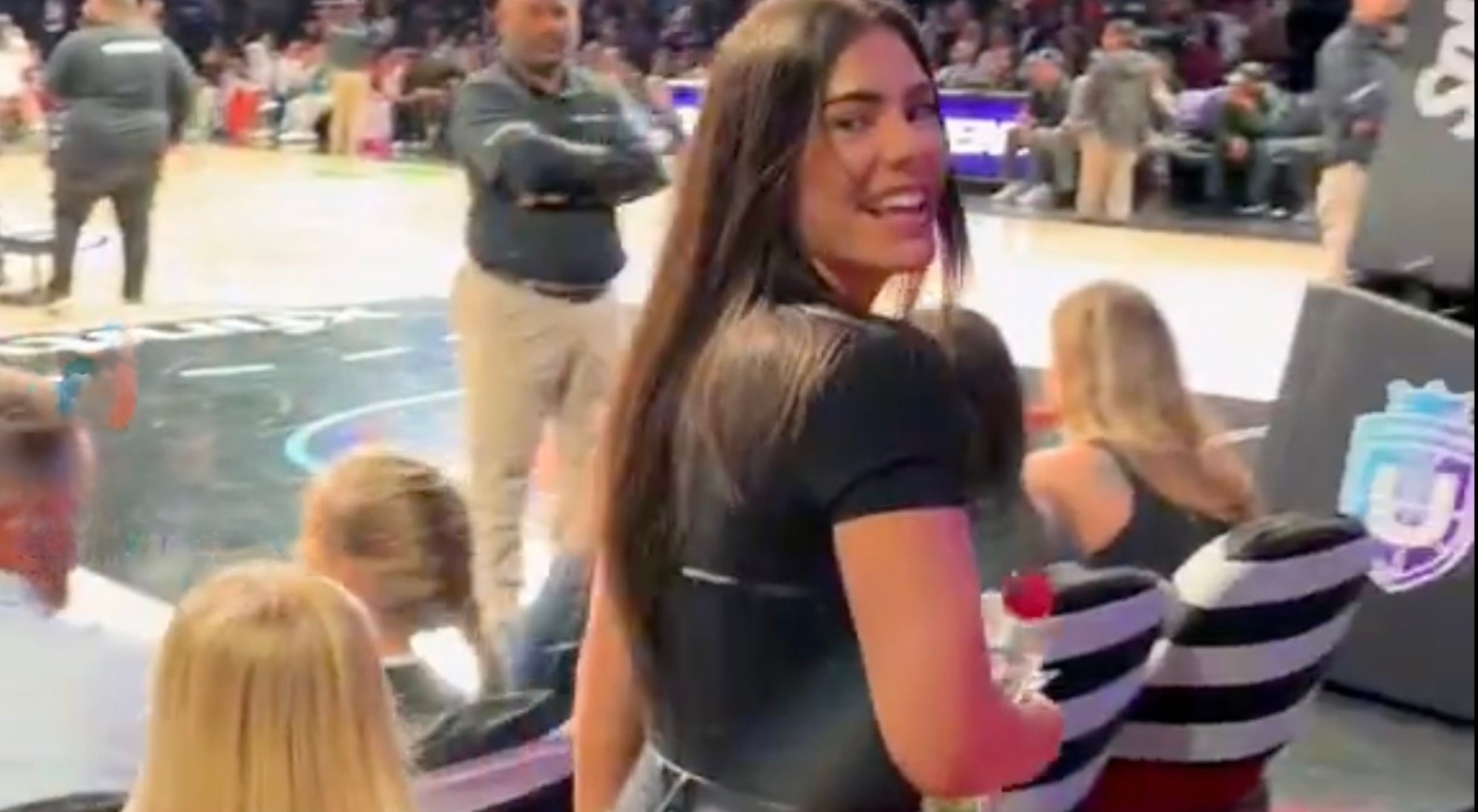 Viral Video Of Kelsey Plum In Leather Pants Has Social Media Wondering ...