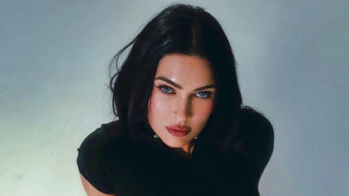 Megan Fox Goes Cheeks Out In Black Thong While Revealing Insane Curves ...