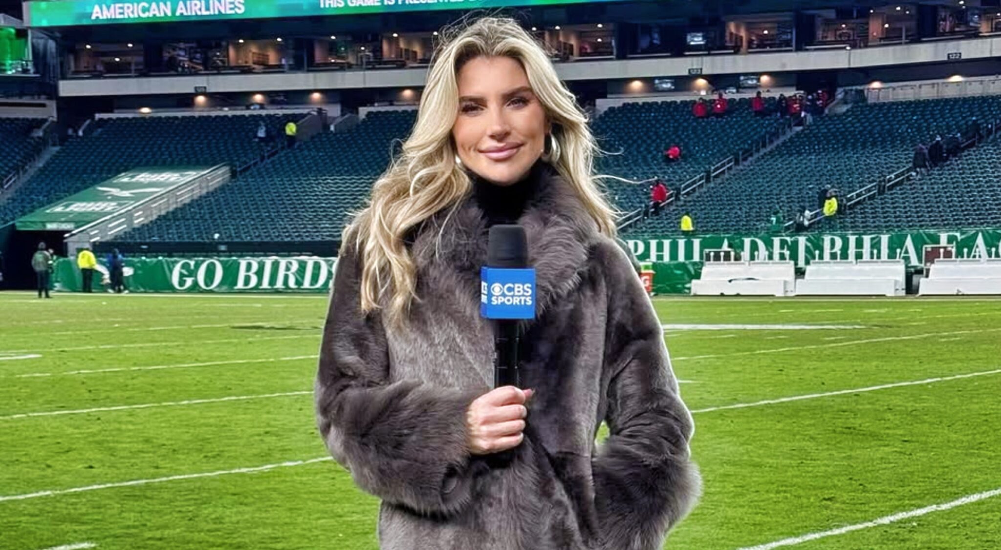 NFL Sideline Reporter Melanie Collins Has Social Media In A Frenzy With ...