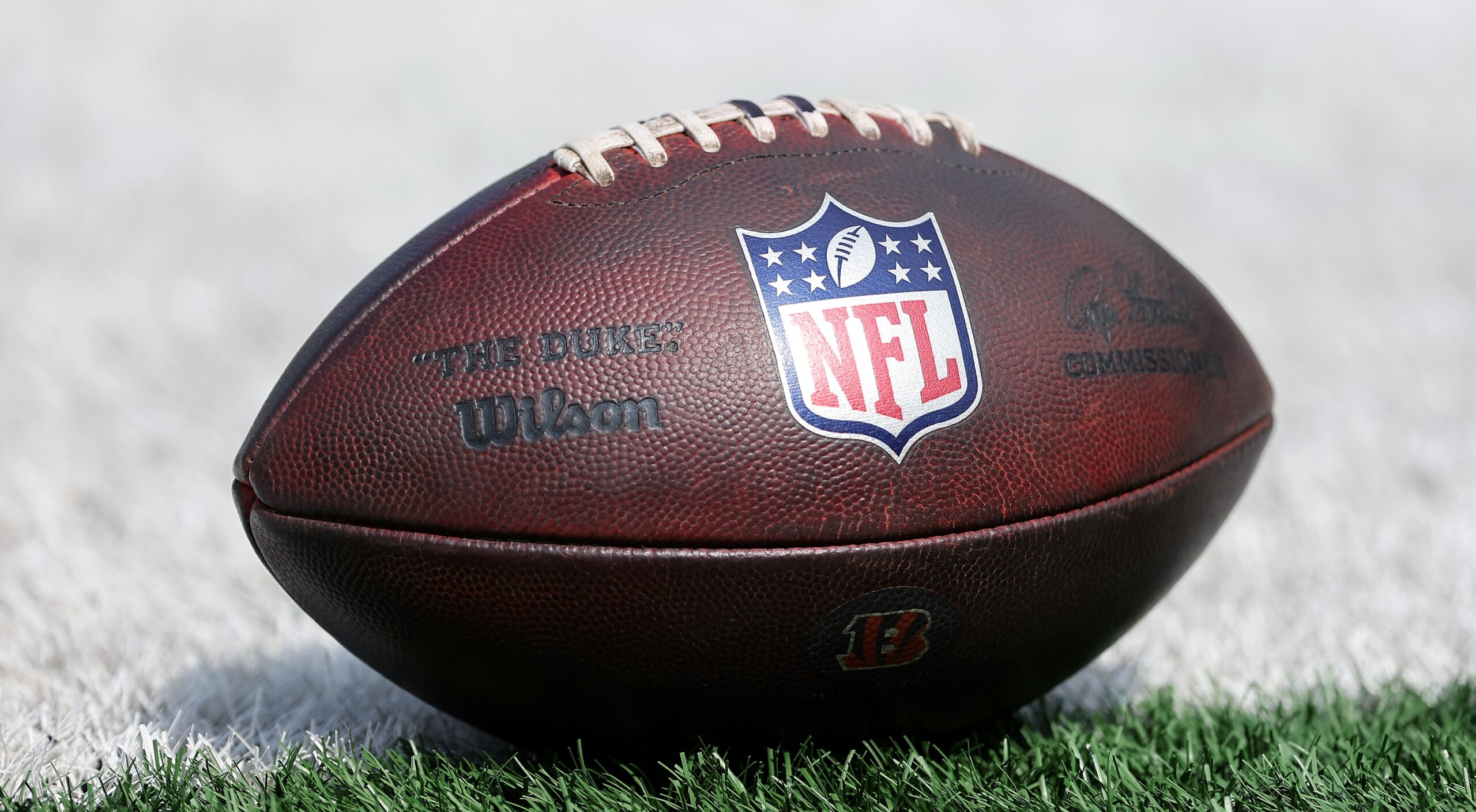 Superstar NFL Running Back Is Officially Off The Market - Chiefs ...