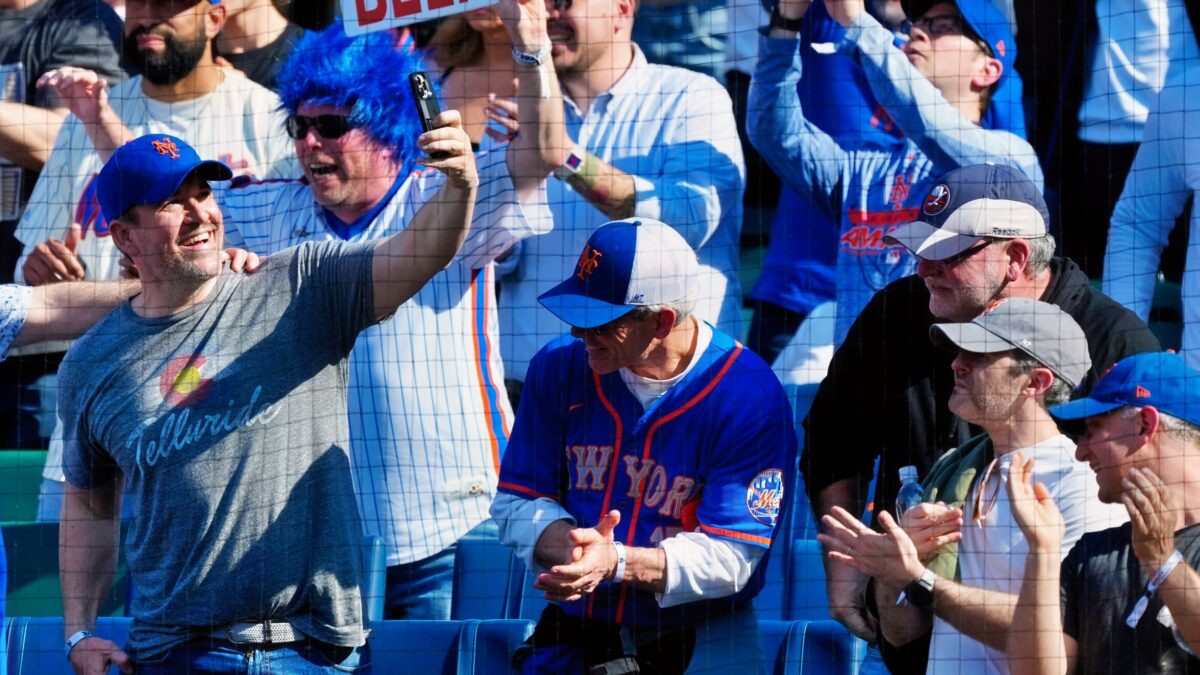 New York Mets Fan Suffered Frightening Heart Attack In The Stands ...