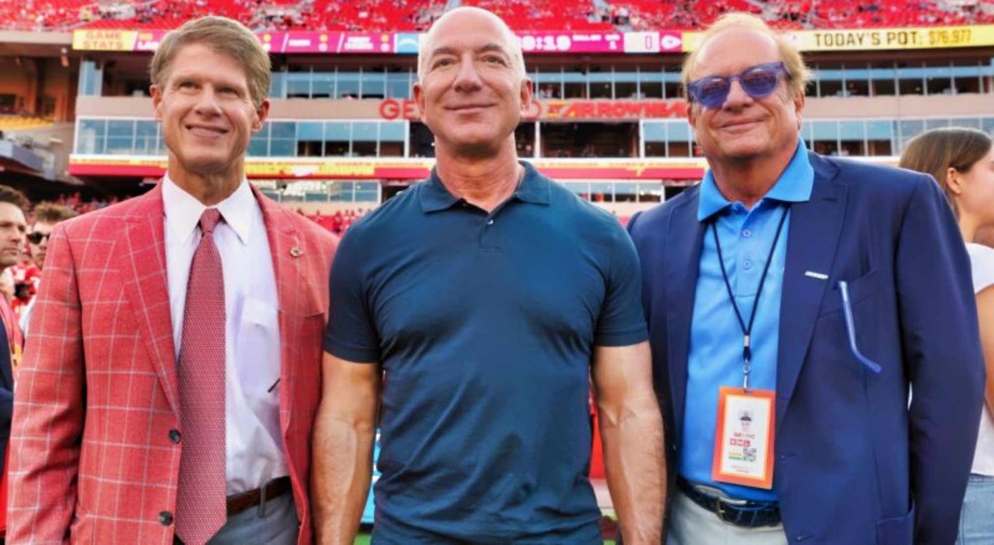 Jeff Bezos Reportedly Now the Frontrunner to Buy One of the NFL’s ...